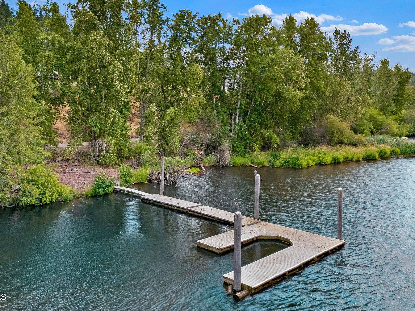Timeless 1915 Historic Inn in Harrison, Idaho, Boasting Lakefront Views ...