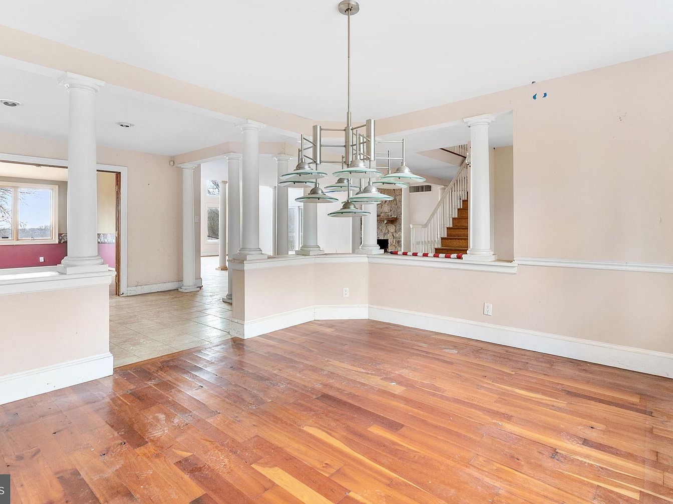 Serene 1958 Retreat in Wilmington, Delaware, Overlooking Golf Club ...