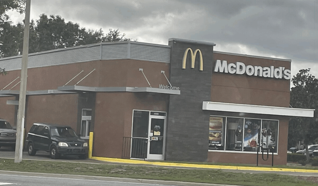 4 Food Chains Customers Say Used to Be Better – Big Green House