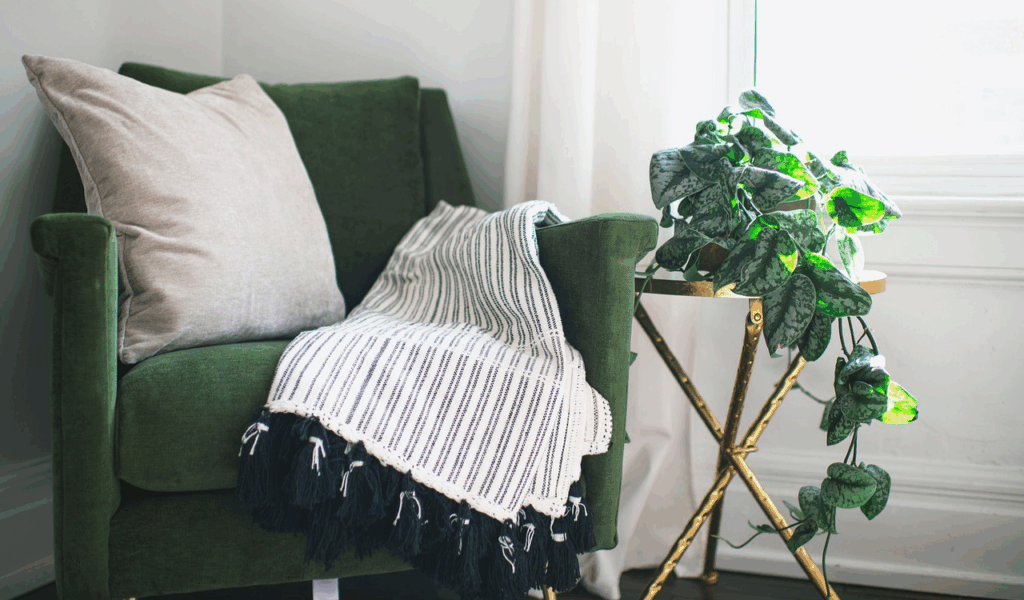 7 Decorative Pillows That Completely Take Over the Sofa – Big Green House
