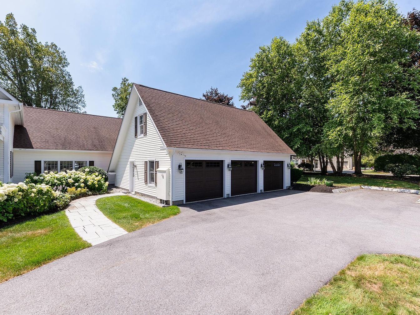 Stunning 1999 Home in Concord, New Hampshire, Featuring an Open Concept ...