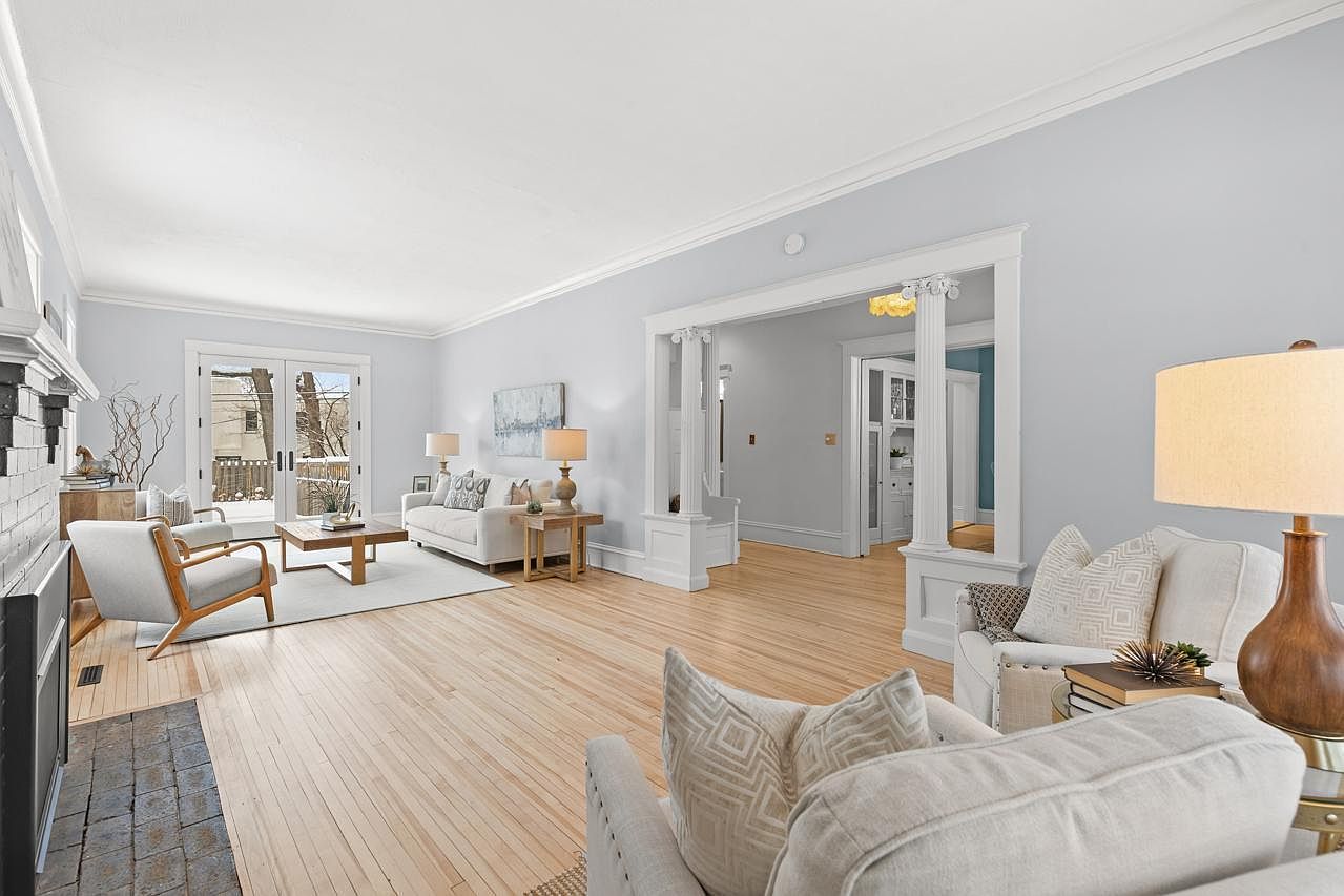 1907 Lynnhurst Retreat in Minneapolis, Minnesota, With Hardwood Floors ...