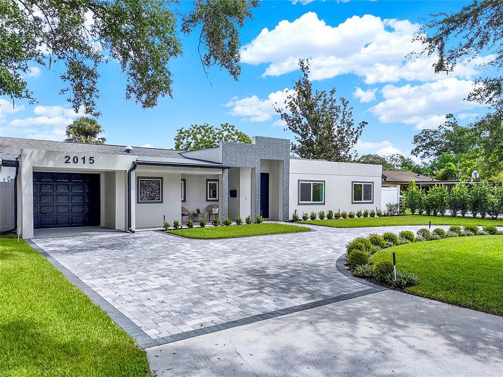 Elegant 1957 Living in Winter Park, Florida, Featuring a Resort-Style ...