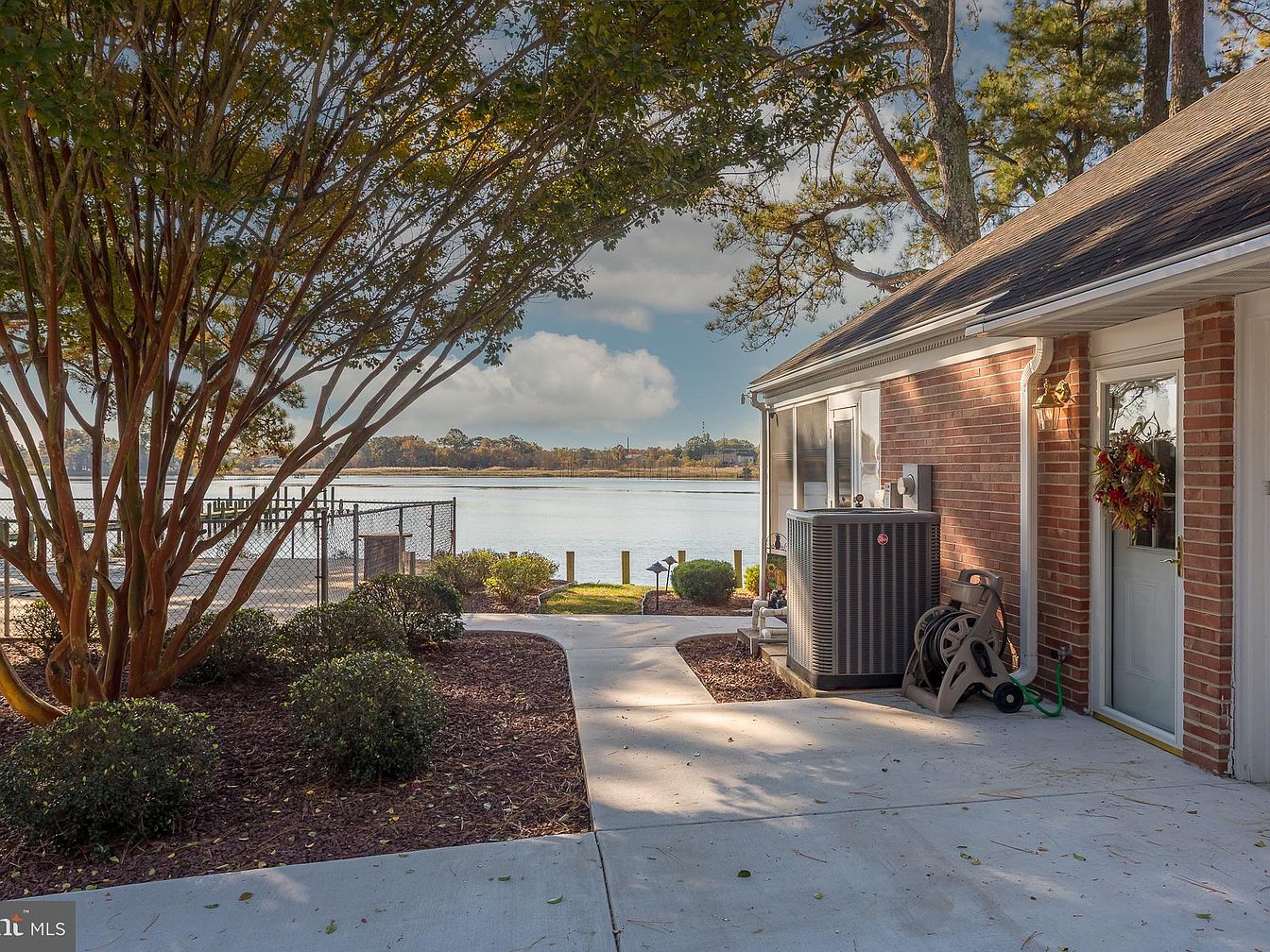 Inviting 1976 Home in Millsboro, Delaware Featuring Craftsmanship ...