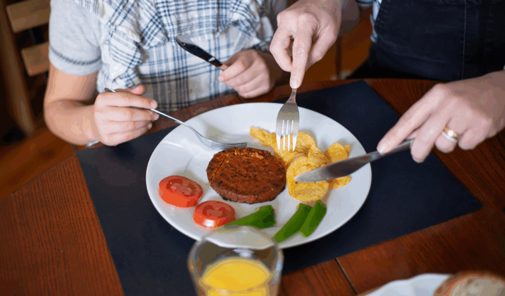 12 Subtle Restaurant Habits That Quietly Signal Class and Income – Big ...