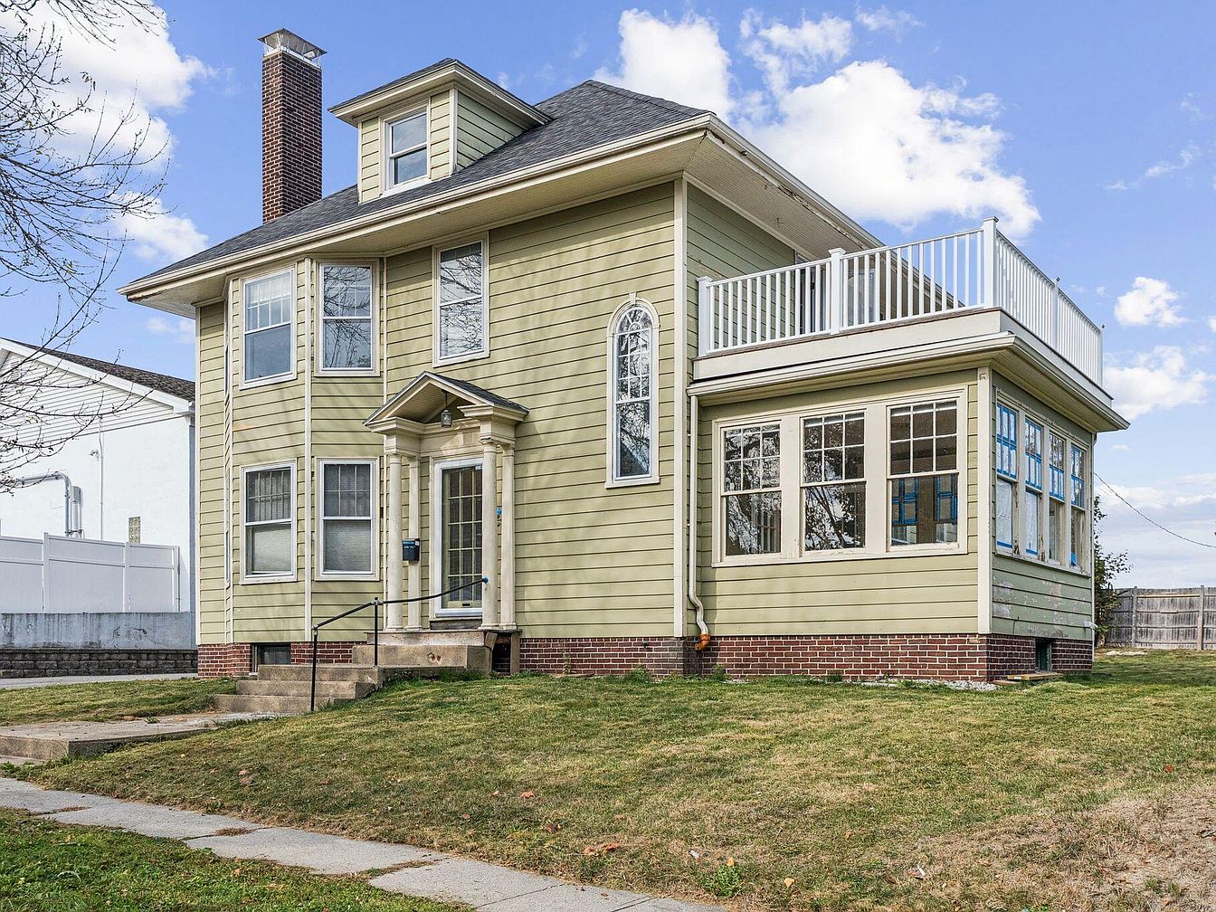 Stylish 1924 Duplex in Portland, Maine, Designed by Noted Architects ...