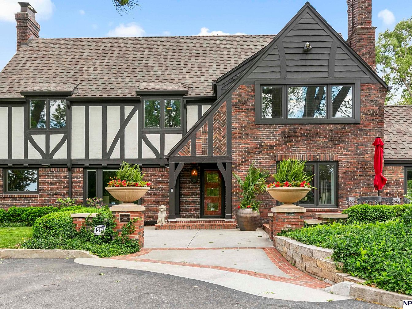 Elegant 1930 Estate in Omaha, Nebraska, Featuring 9 Bathrooms, 7-Car ...