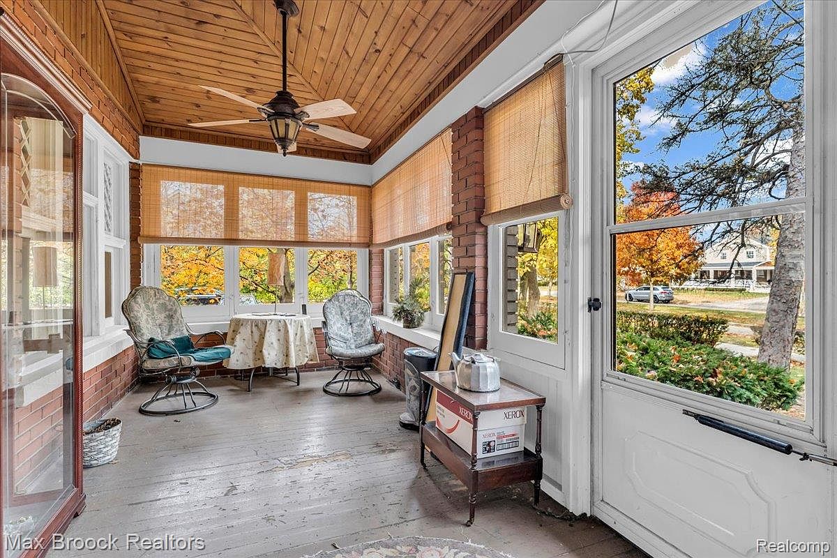 Step Inside a 1910 Gem in Pleasant Ridge, Michigan, Featuring 6 ...