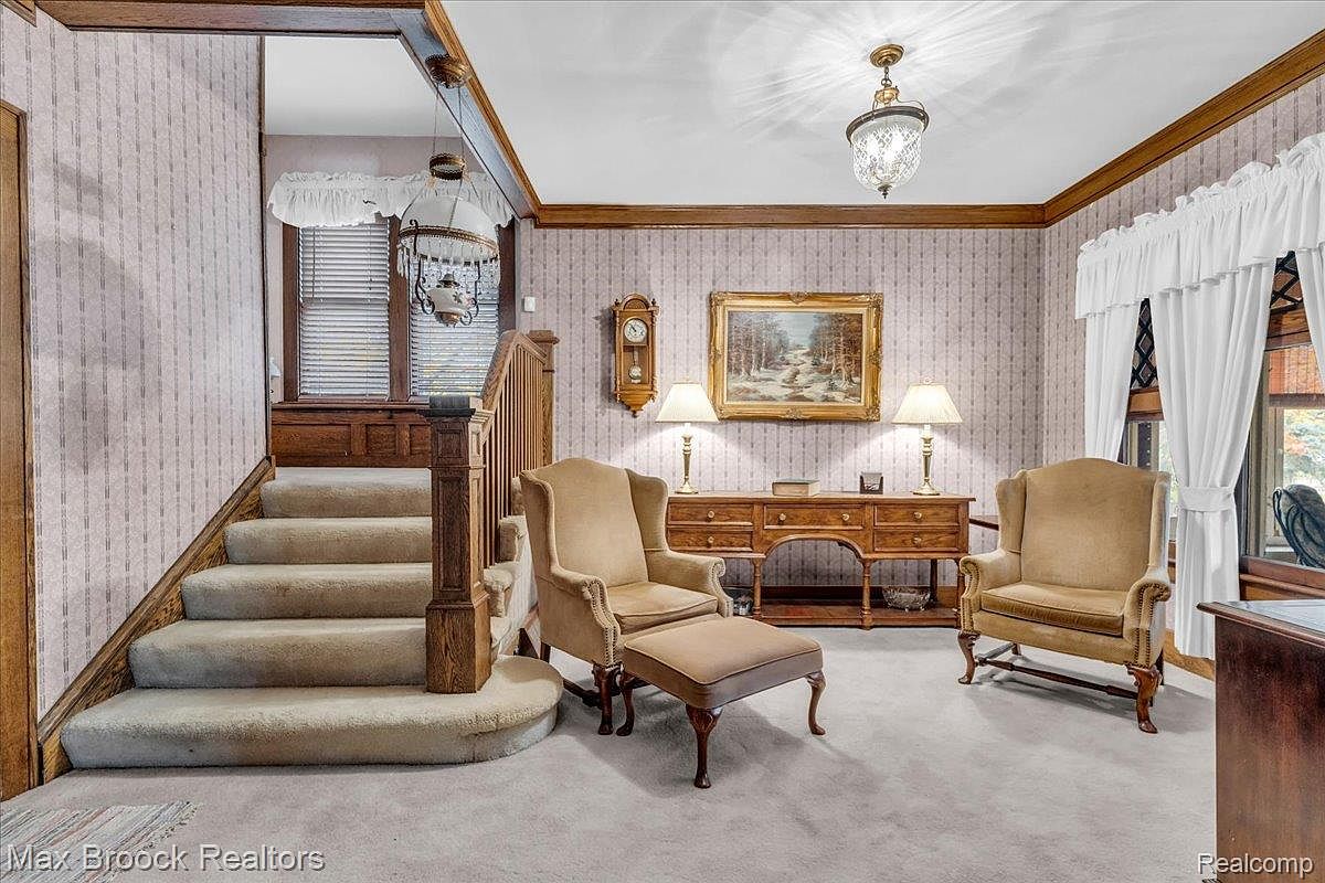 Step Inside a 1910 Gem in Pleasant Ridge, Michigan, Featuring 6 ...