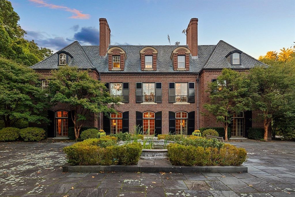 Stately 1929 Georgian Revival Estate in Brookline, Massachusetts with ...