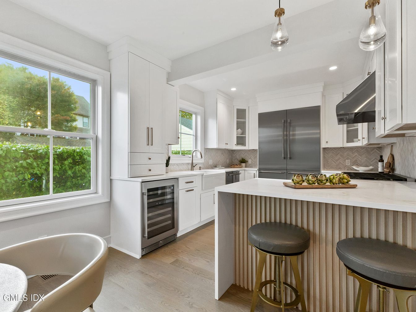 Modern Elegant Masterpiece in Greenwich, Connecticut with Gourmet ...